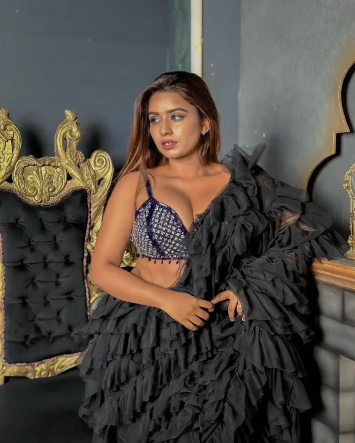 Suhana Khan Bares Cleavage In These Sexy Outfits